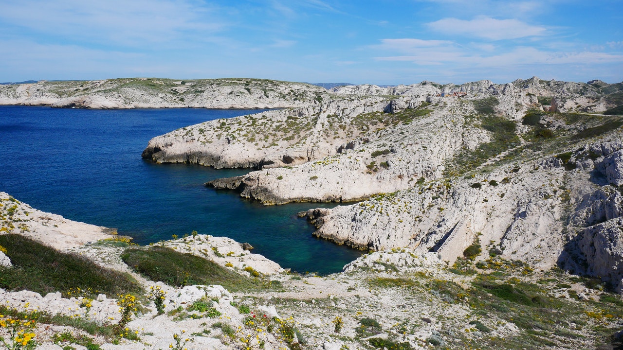 guide pour visiter les calanques de Marseille en bateau